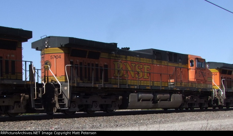 BNSF 5704